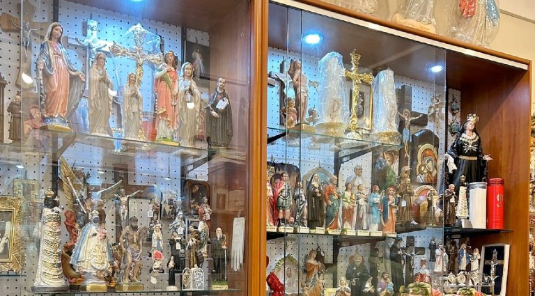 Italian police confiscate 13 million unauthorized religious articles sold around the Vatican ...