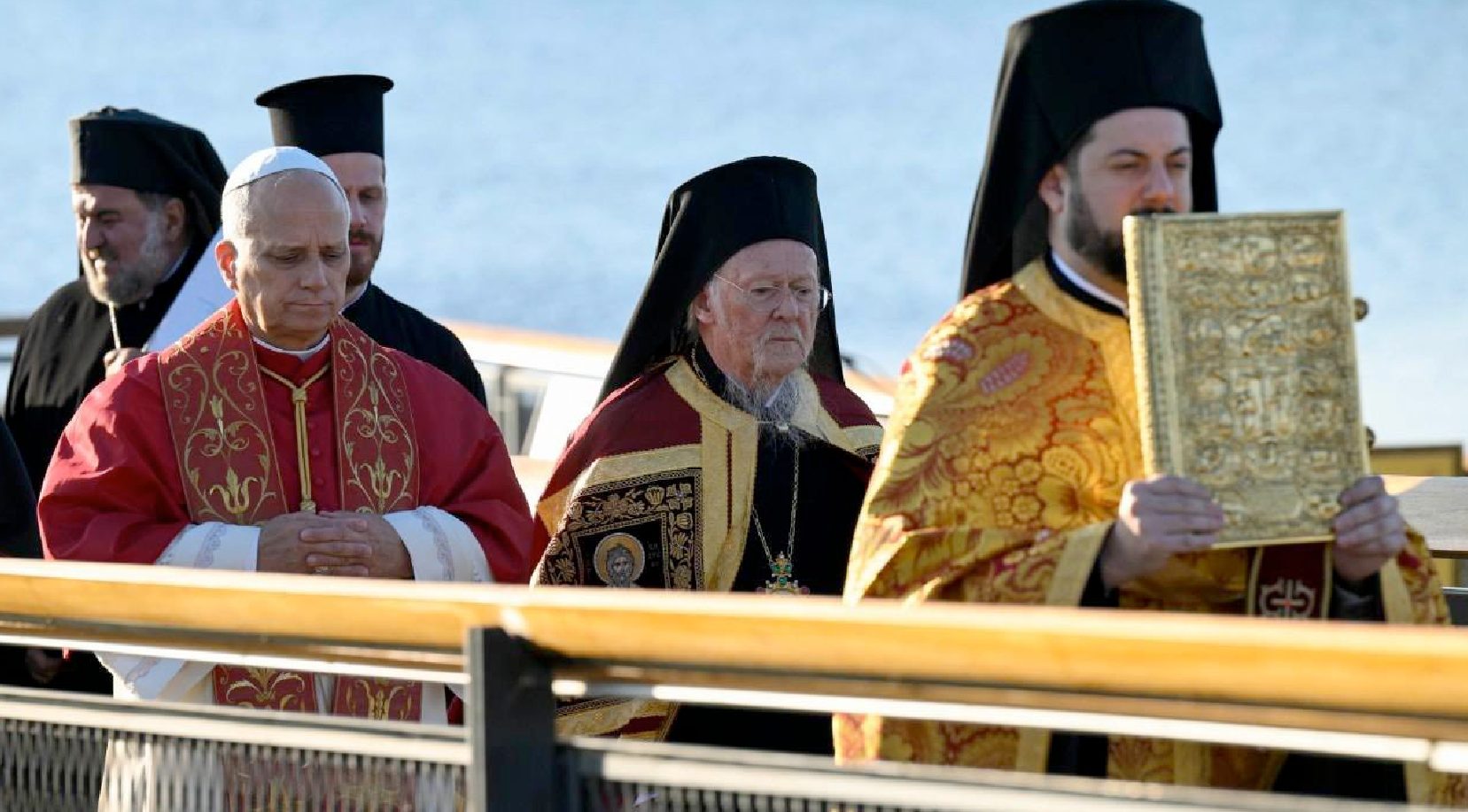 [Pope in Turkey: Day 2] Who is Jesus Christ in the lives of women and men today? The question ...