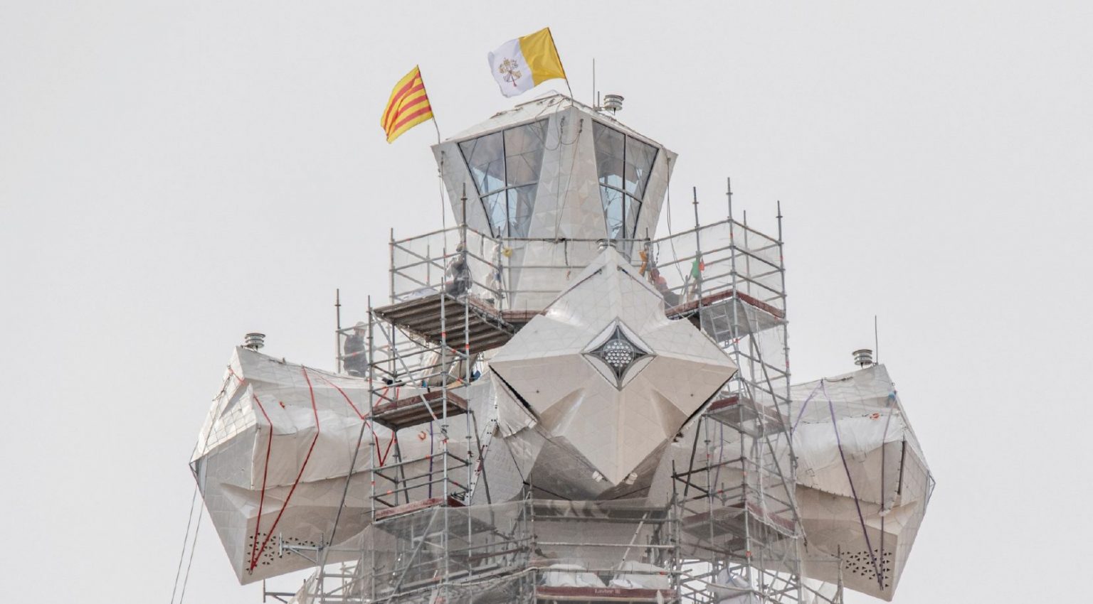 Barcelona's Basilica of the Holy Family Becomes Officially The Tallest ...
